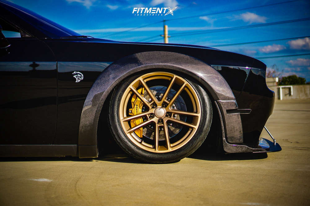 2018 Dodge Challenger SRT Hellcat with 20x11 Voxx Replicas Hellcat ...