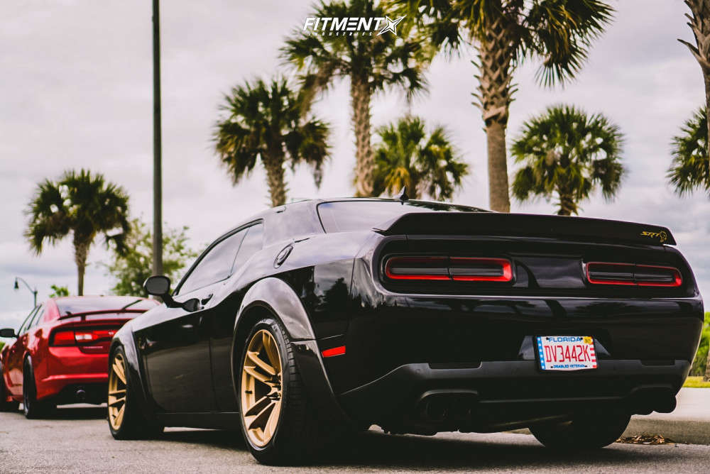 2018 Dodge Challenger SRT Hellcat with 20x11 Voxx Replicas Hellcat ...