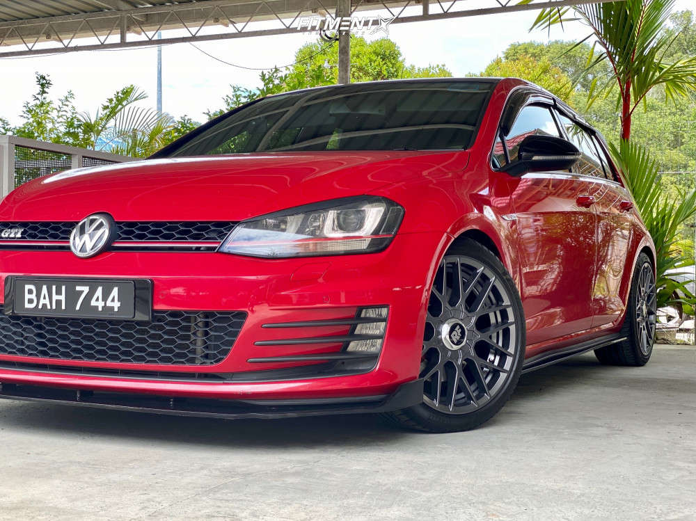2016 Volkswagen Golf Base with 18x8.5 Rotiform Rse and Pirelli 225x40 ...