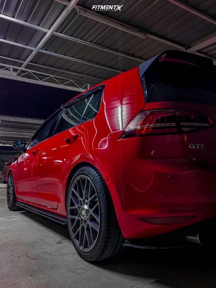 2016 Volkswagen Golf Base with 18x8.5 Rotiform Rse and Pirelli 225x40 ...