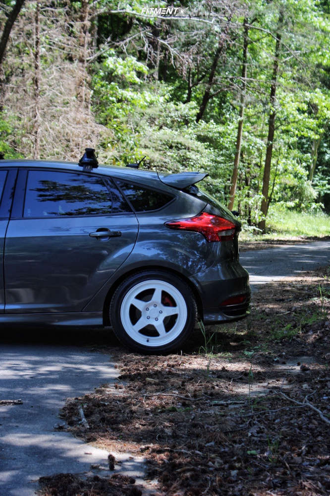 2018 Ford Focus ST with 18x8.5 Motegi Mr137 and Goodyear 255x40 on Stock Suspension | 1332596 ...