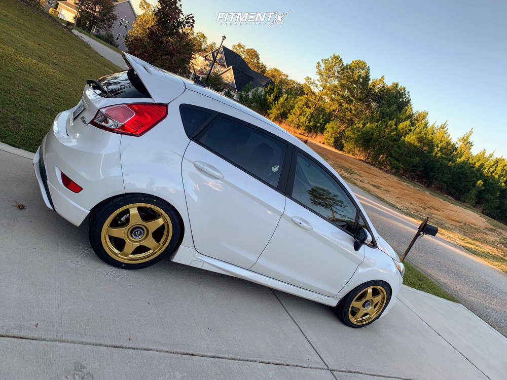 2019 Ford Fiesta ST with 17x7.5 Fifteen52 Chicane and Federal 205x45 on ...