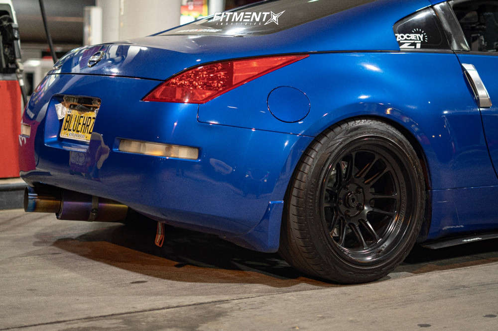 2007 Nissan 350Z Base with 18x9.5 Cosmis Racing Xt-206r and Achilles ...