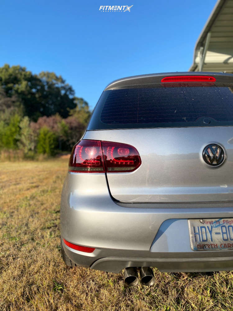 2012 Volkswagen Golf Base with 18x8.5 F1R F29 and Pirelli 205x45 on ...