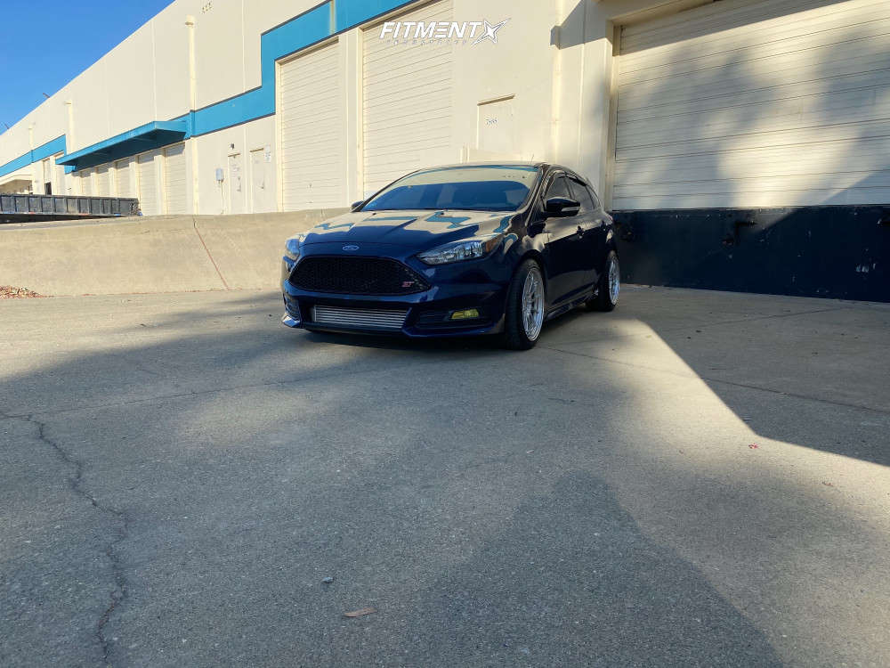 2016 Ford Focus ST with 18x9.5 Enkei Nt03 and Federal 235x45 on ...