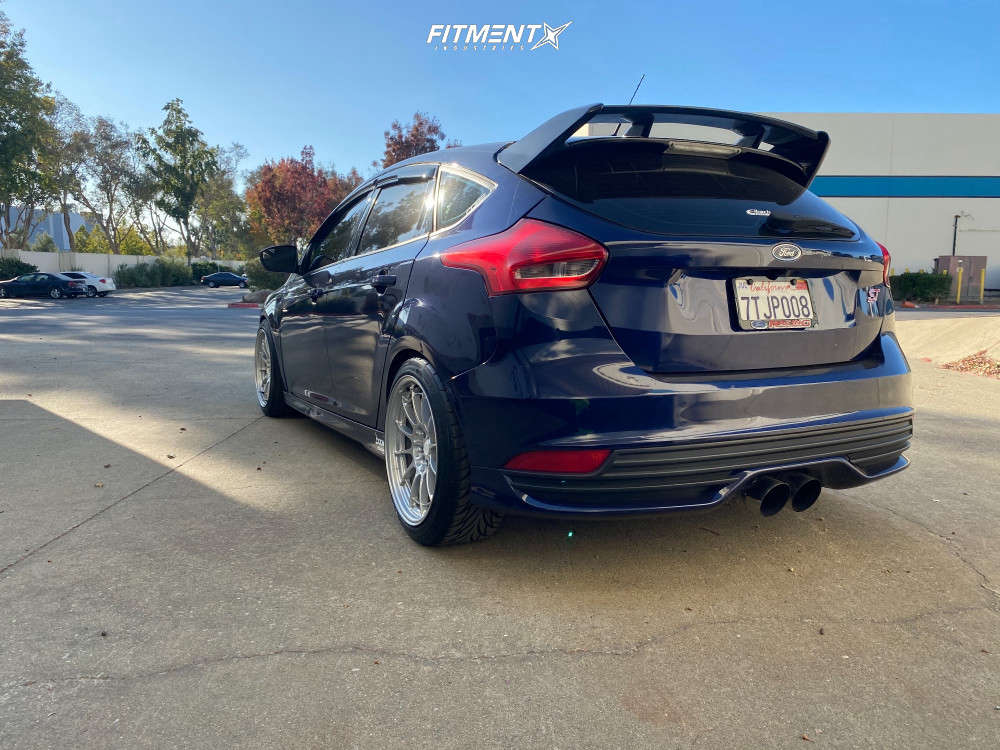 2016 Ford Focus ST with 18x9.5 Enkei Nt03 and Federal 235x45 on ...