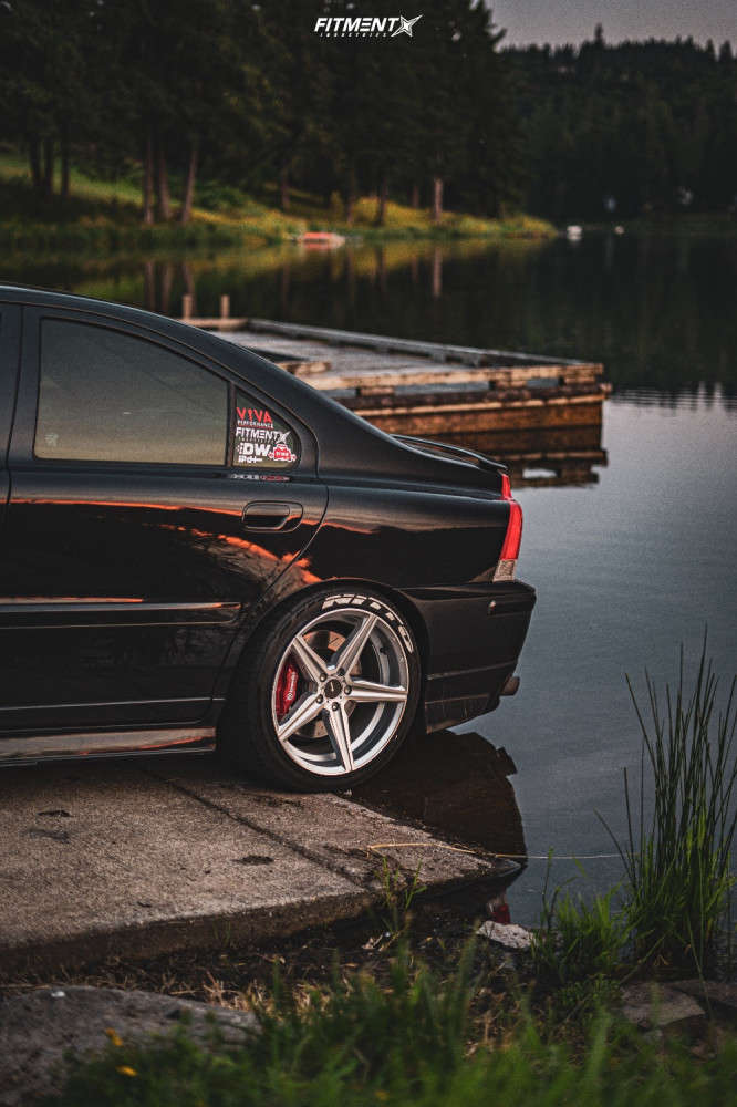 2006 Volvo S60 R with 18x9 Advanti Racing Cammino and Nitto 235x40 on ...