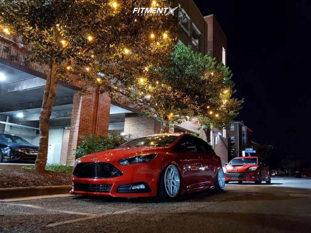 2016 Ford Focus ST with 18x9.5 ESR Cs15 and Federal 215x40 on Air ...