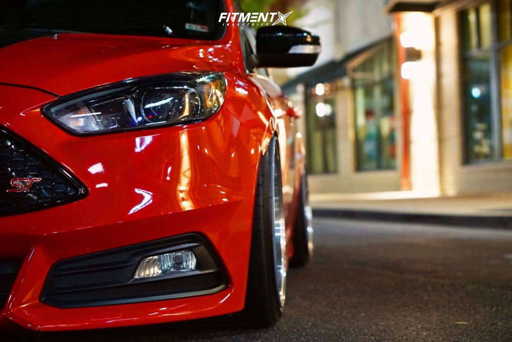 2016 Ford Focus ST with 18x9.5 ESR Cs15 and Federal 215x40 on Air ...