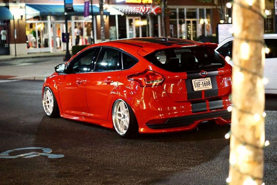 2016 Ford Focus ST with 18x9.5 ESR Cs15 and Federal 215x40 on Air ...