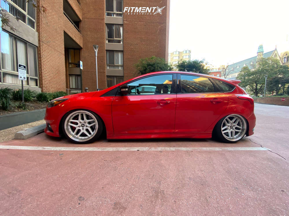 2016 Ford Focus ST with 18x9.5 ESR Cs15 and Federal 215x40 on Air ...