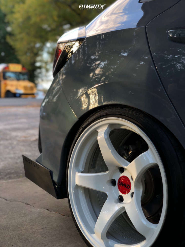 2019 Honda Civic Sport with 18x9.5 GMR Gmr-04 and Federal 225x40 on ...