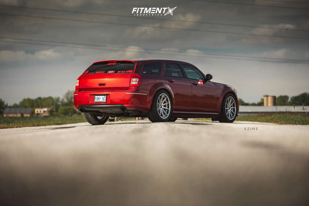 2006 Dodge Magnum R/T with 20x9 Rohana Rc10 and Firestone 275x40 on ...