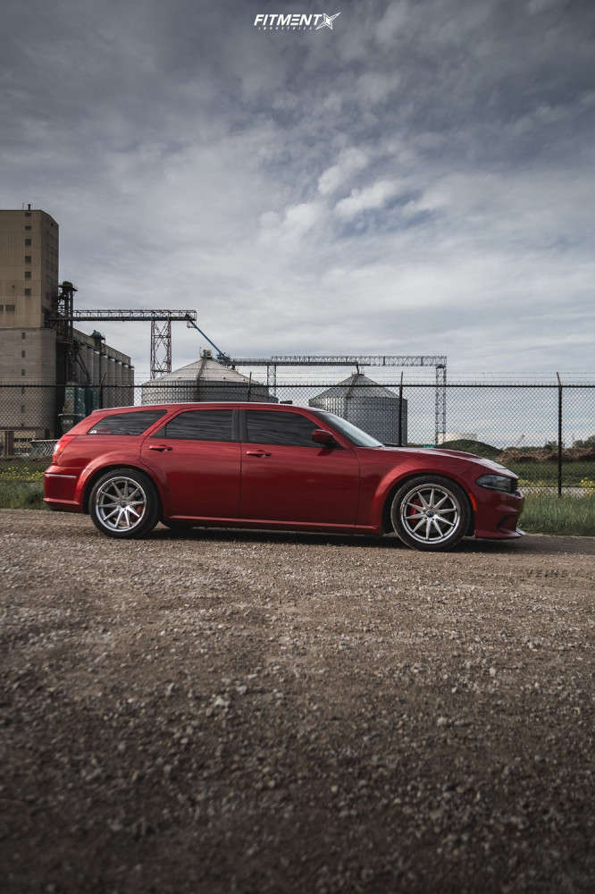 2006 Dodge Magnum R/T with 20x9 Rohana Rc10 and Firestone 275x40 on ...