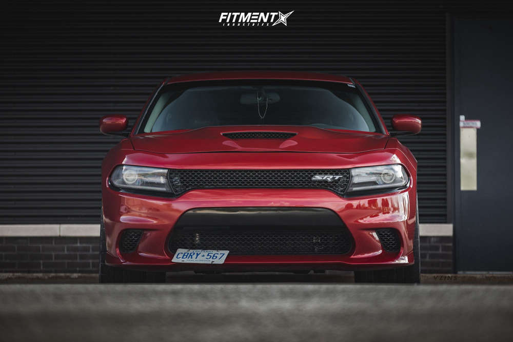 2006 Dodge Magnum R/T with 20x9 Rohana Rc10 and Firestone 275x40 on ...