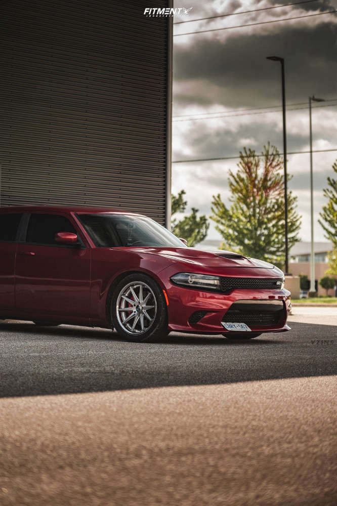 2006 Dodge Magnum R/T with 20x9 Rohana Rc10 and Firestone 275x40 on ...