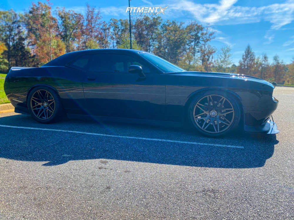 2015 Dodge Challenger R/T with 20x9.5 VIP Modular Vrc13 and Atturo ...