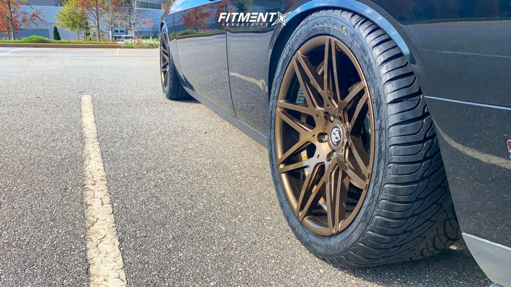 2015 Dodge Challenger R/T with 20x9.5 VIP Modular Vrc13 and Atturo ...