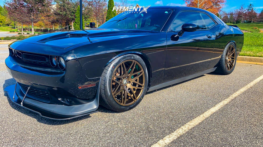 2015 Dodge Challenger R/T with 20x9.5 VIP Modular Vrc13 and Atturo ...