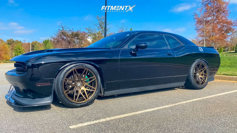 2015 Dodge Challenger R/T with 20x9.5 VIP Modular Vrc13 and Atturo ...