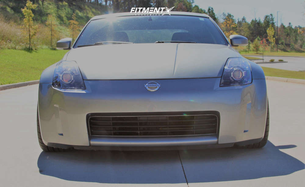 2005 Nissan 350Z Touring with 18x9.5 Cosmis Racing Xt-206r and Mickey ...