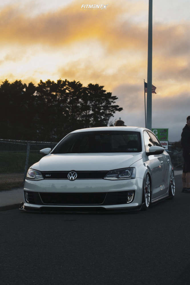 2012 Volkswagen Jetta GLI with 18x8.5 Rotiform Rse and Achilles 205x40 ...