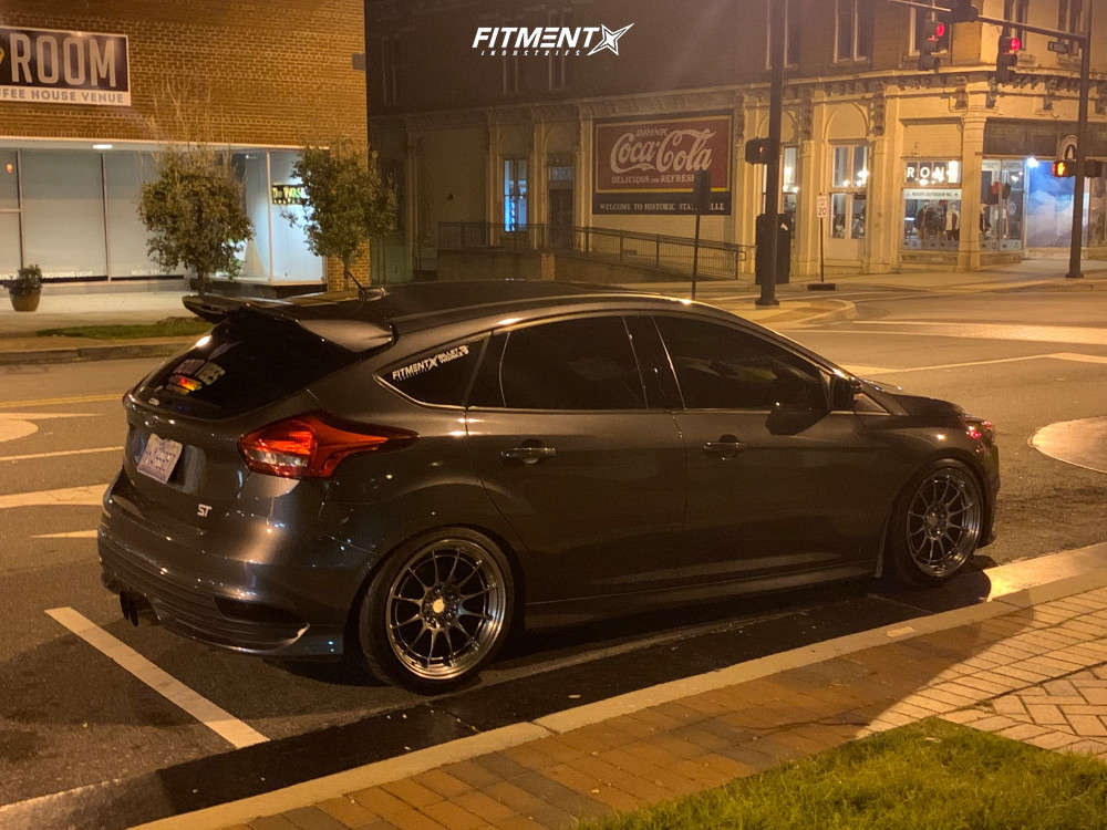 2015 Ford Focus ST with 18x9.5 Enkei Nt03m and Federal 225x40 on ...