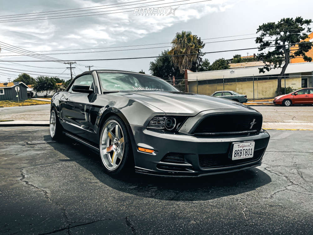 2014 Ford Mustang Base with 19x9.5 JNC Jnc014 and Ohtsu 255x35 on ...