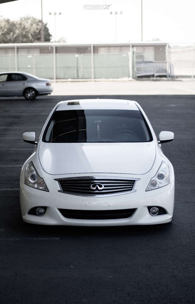 2013 INFINITI G37 Journey with 18x8.5 Volk Gt-c and Barum 235x40 on ...