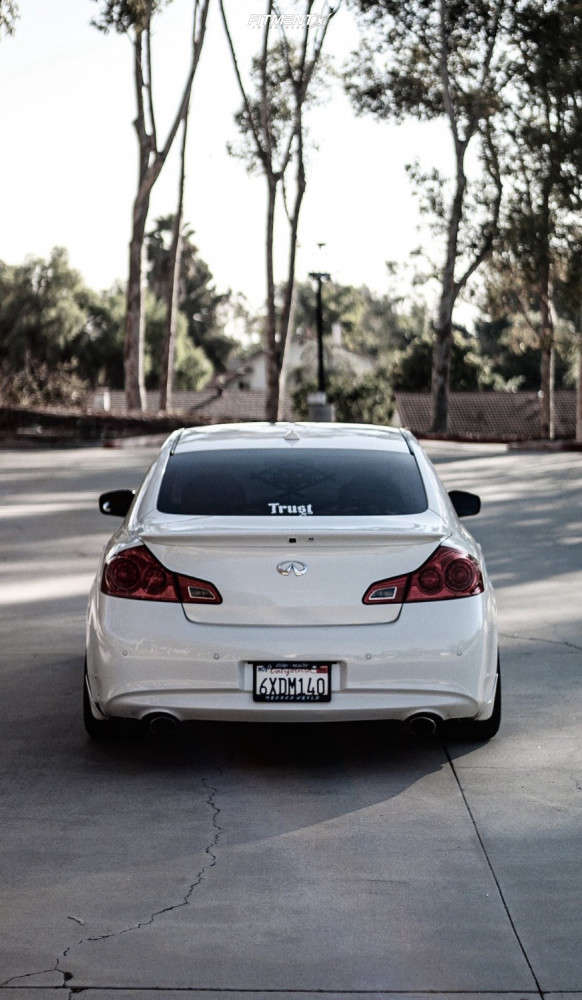 2013 INFINITI G37 Journey with 18x8.5 Volk Gt-c and Barum 235x40 on ...
