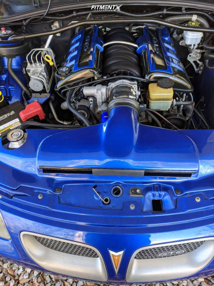 2005 Pontiac GTO Base with 18x8.5 JNC Jnc026 and Ironman 225x40 on ...