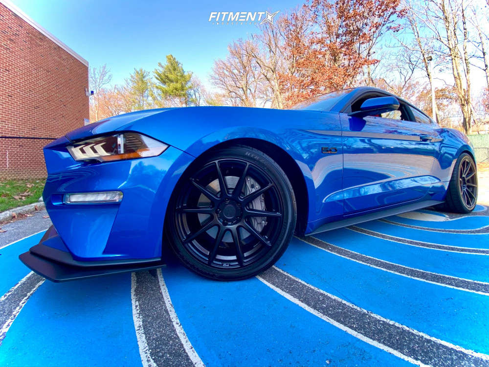 2019 Ford Mustang GT Premium with 19x8.5 Niche Essen and Sumitomo ...