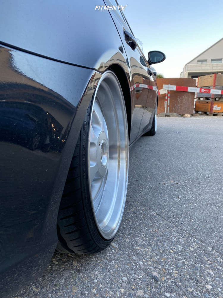 2005 Mercedes-Benz CLS550 CLS550 4dr Sedan (5.5L 8cyl 7A) with 20x9 GnB ...