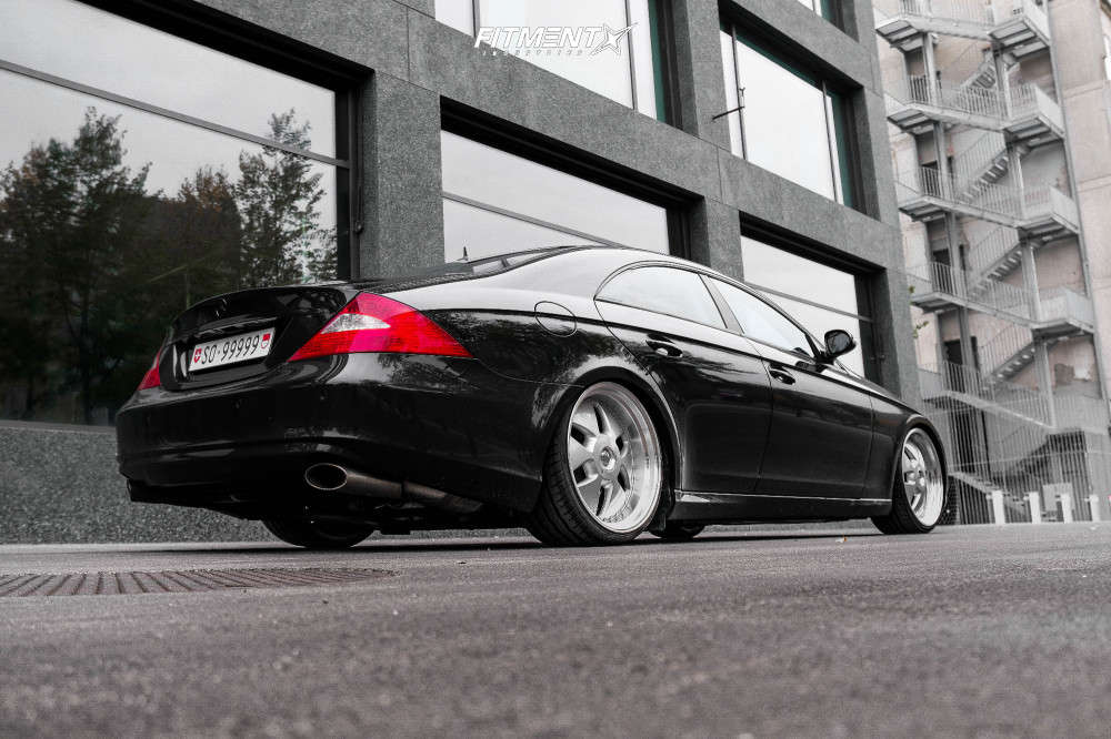2005 Mercedes-Benz CLS550 CLS550 4dr Sedan (5.5L 8cyl 7A) with 20x9 GnB ...