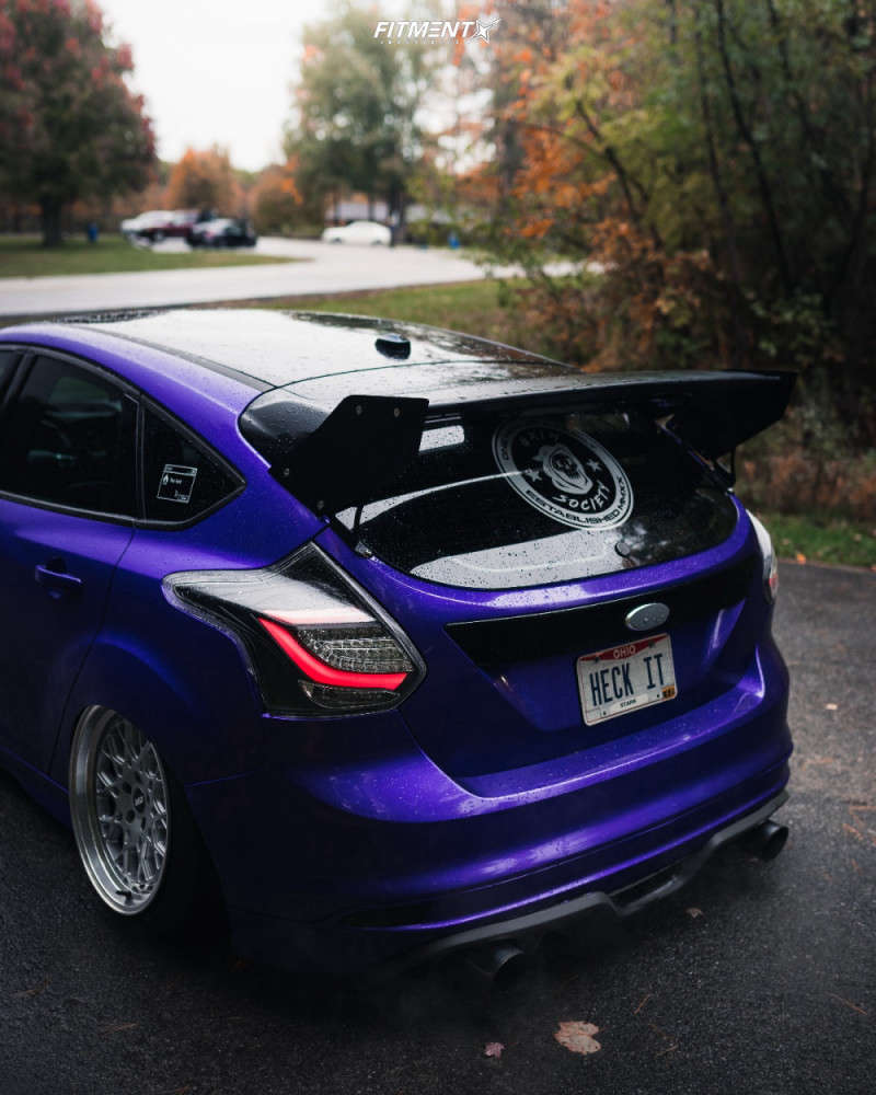 2014 Ford Focus ST with 18x9.5 ESR Cs3 and Achilles 215x30 on Air ...