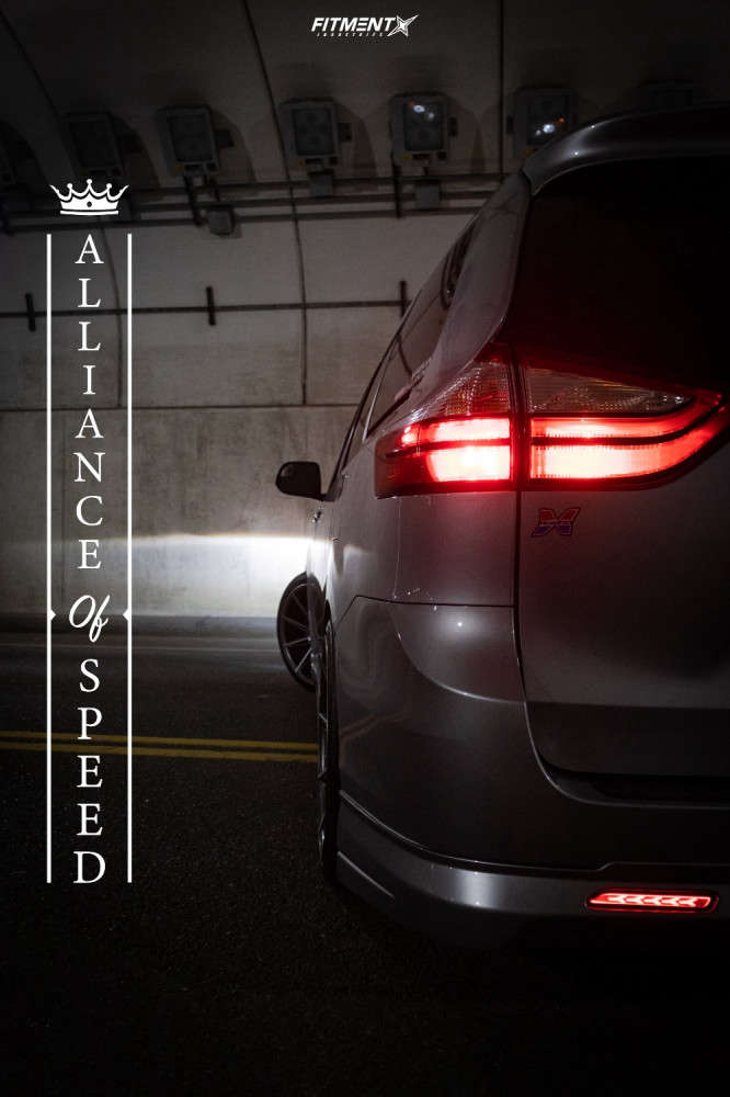 2015 Toyota Sienna LE with 20x10.5 Verde Quantum and Uniroyal 275x35 on ...