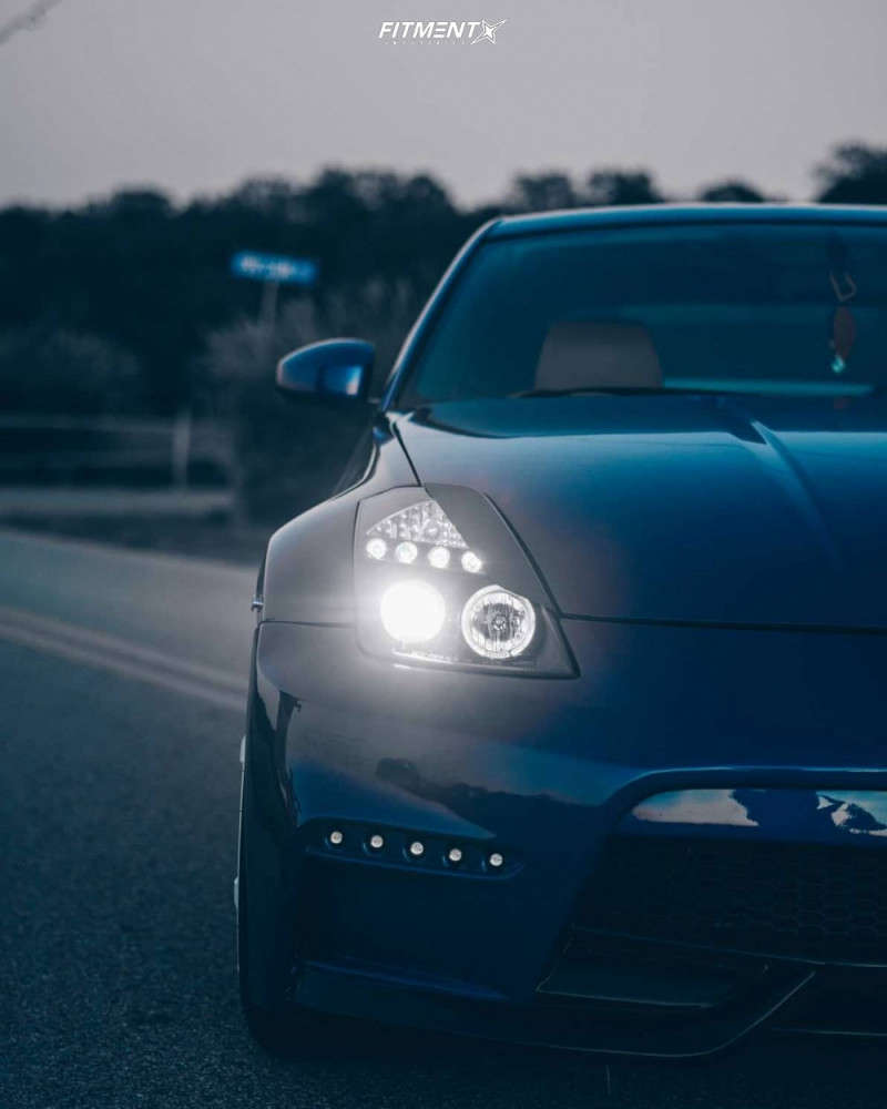 2005 Nissan 350Z Base with 18x9 Cosmis Racing Mr7 and Federal 235x45 on ...