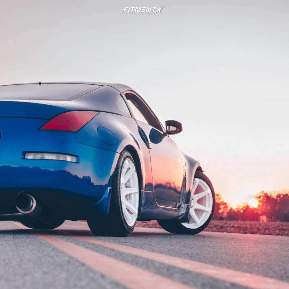 2005 Nissan 350Z Base with 18x9 Cosmis Racing Mr7 and Federal 235x45 on ...
