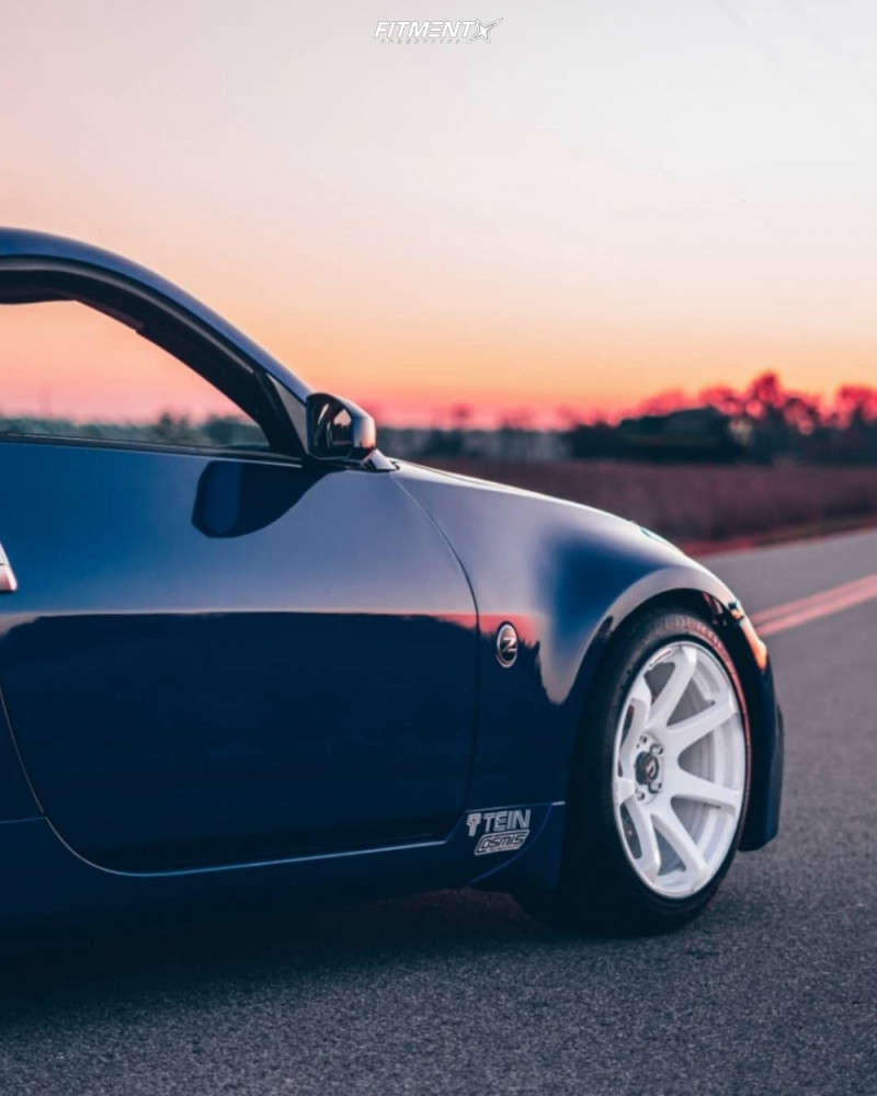 2005 Nissan 350Z Base with 18x9 Cosmis Racing Mr7 and Federal 235x45 on ...