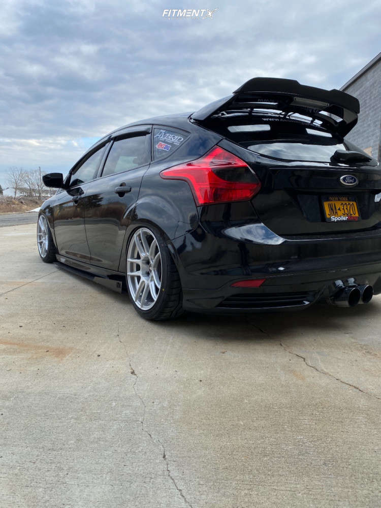2014 Ford Focus ST with 18x8.5 ESR Cs8 and Falken 225x40 on Air ...