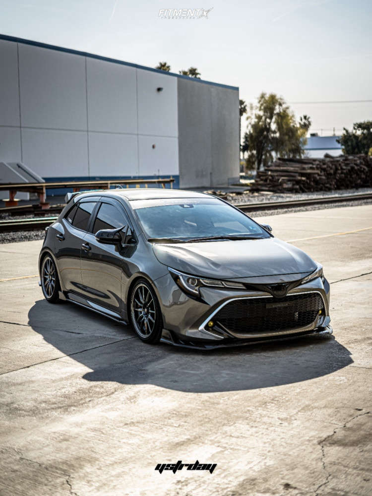 2020 Toyota Corolla XSE with 18x8.5 Cosmis Racing R1 and Yokohama ...