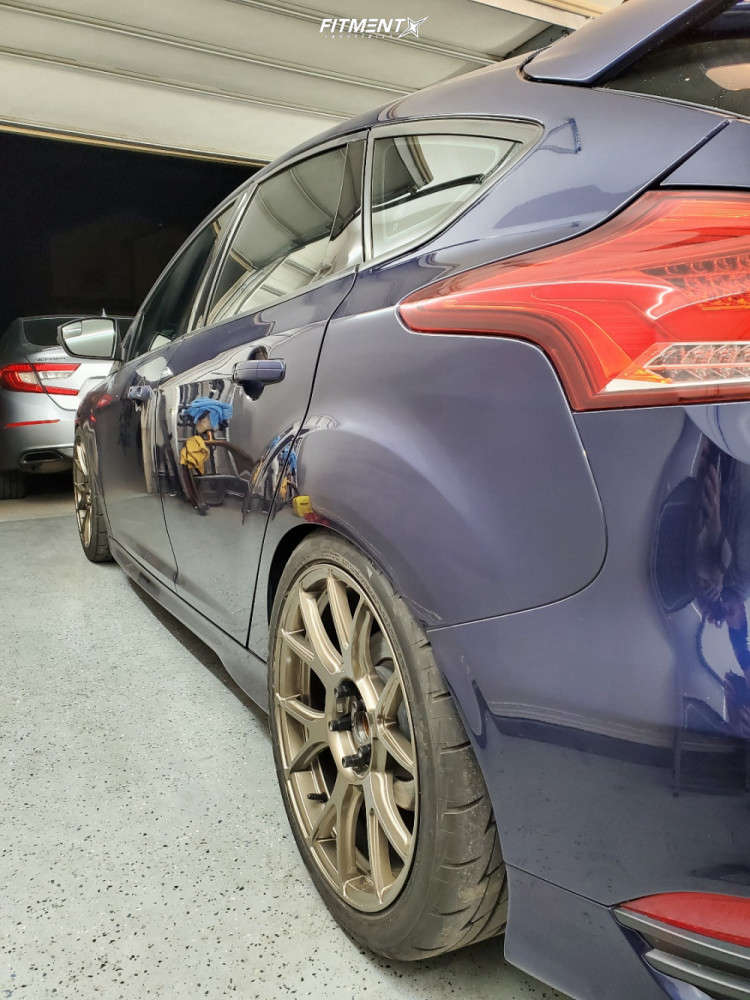 2017 Ford Focus ST with 18x8.5 Konig Ampliform and Firestone 255x35 on ...