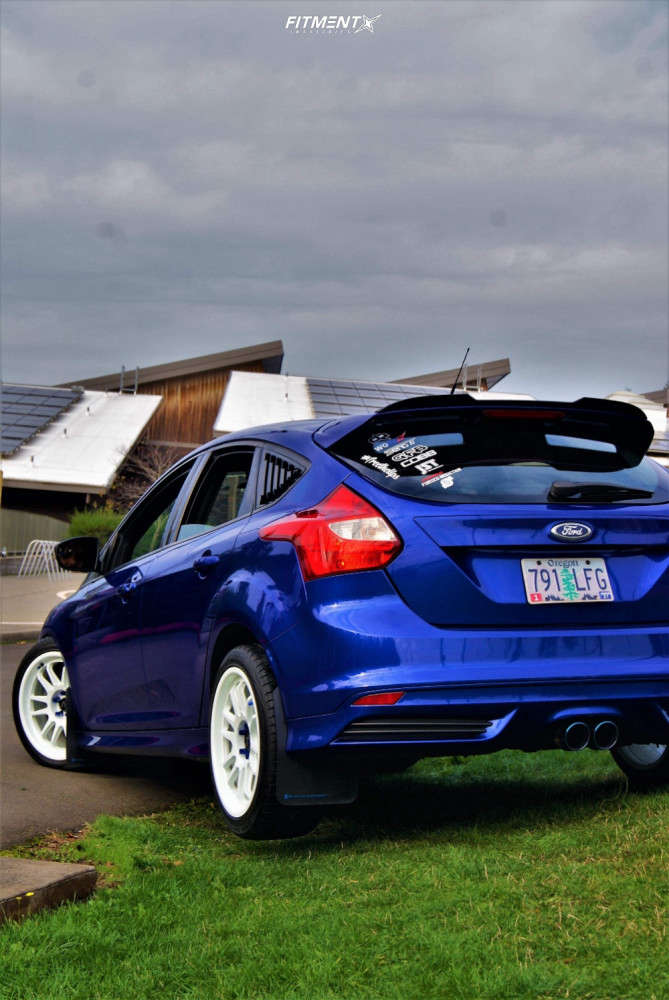 2014 Ford Focus ST with 18x9 Cosmis Racing Xt-206r and Achilles 245x40 ...