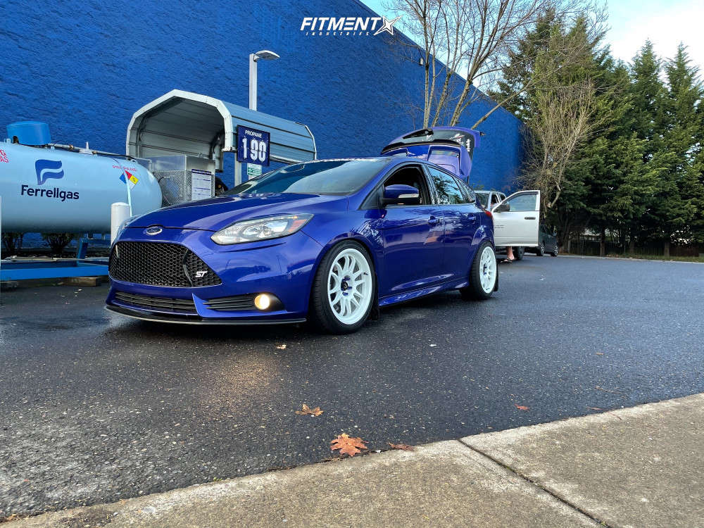 2014 Ford Focus ST with 18x9 Cosmis Racing Xt-206r and Achilles 245x40 ...