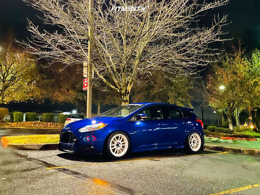 2014 Ford Focus ST with 18x9 Cosmis Racing Xt-206r and Achilles 245x40 ...