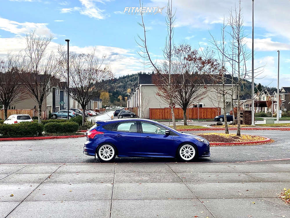 2014 Ford Focus ST with 18x9 Cosmis Racing Xt-206r and Achilles 245x40 ...