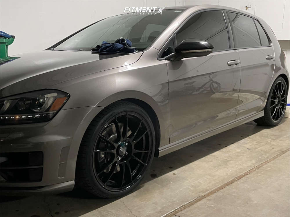 2016 Volkswagen Golf R Base with 19x8.5 OZ Racing Ultraleggera and ...