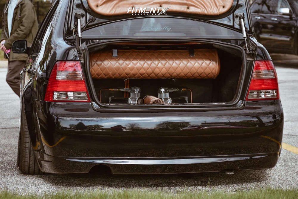 2002 Volkswagen Jetta GL with 18x8.5 WatercooledIND Md1 and Delinte ...