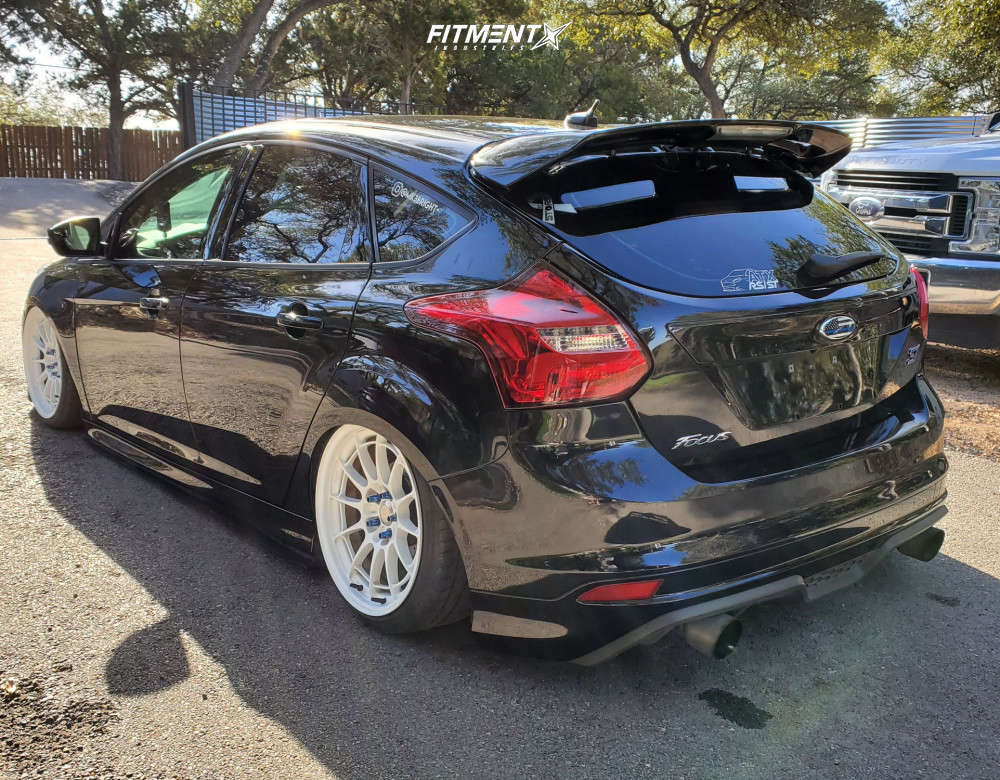 2014 Ford Focus ST with 18x9.5 Enkei Nt03m and Achilles 225x35 on Air ...