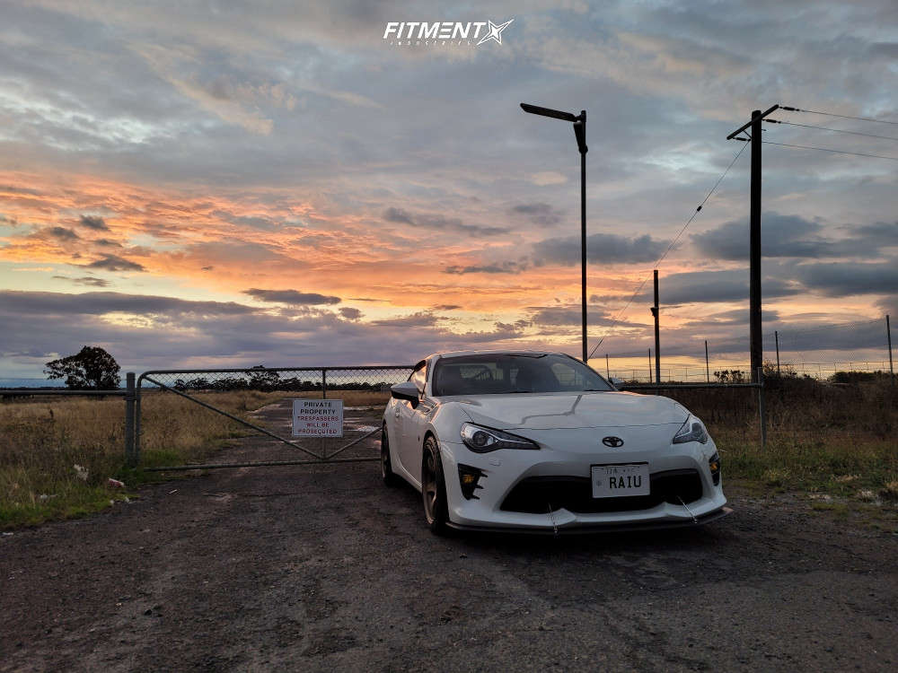 2018 Toyota 86 GT with 17x9 Gram Lights 57cr and Maxtrek 245x40 on ...